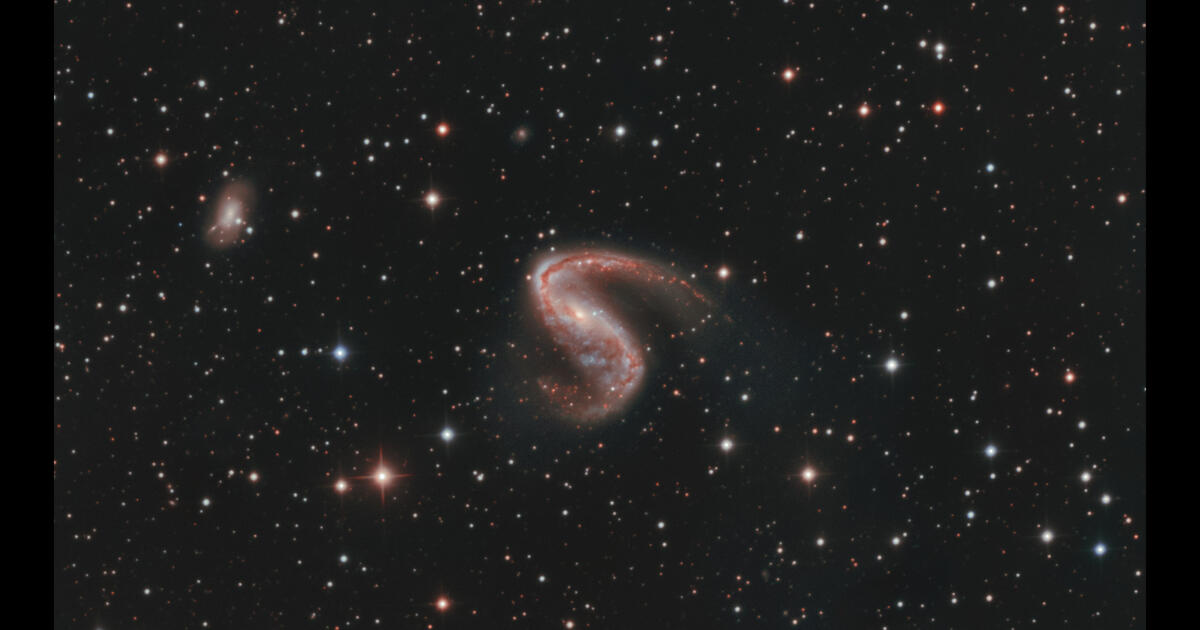 NGC2442 The Meathook Galaxy | Telescope Live